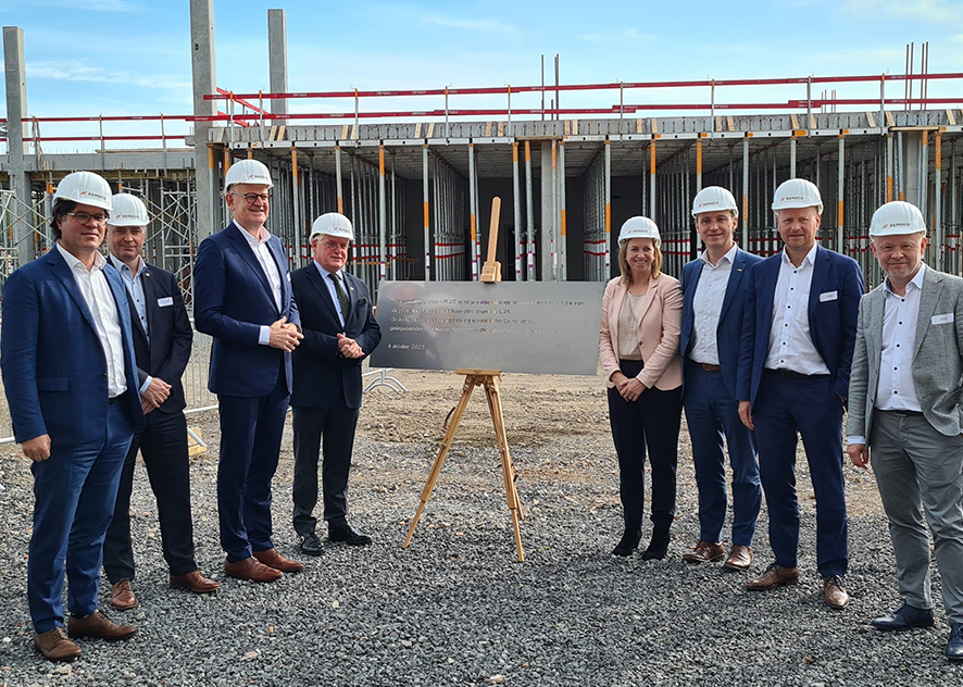 Laying the foundation stone for the new PLOT training building on the Genk Safety Campus ...